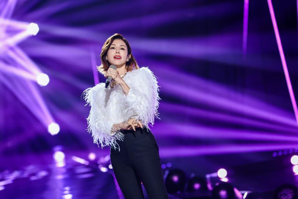 Japanese Singer BENI Captivates Chinese Audiences On Singer 2025 - News ...